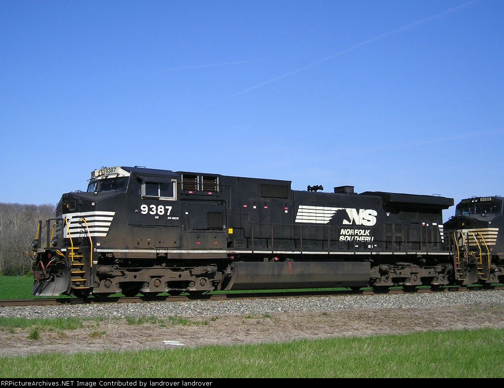 NS 9387 On NS 236 Eastbound